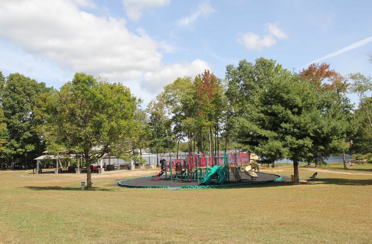 Locations Hub - Mercer County Park - Mercer Lake