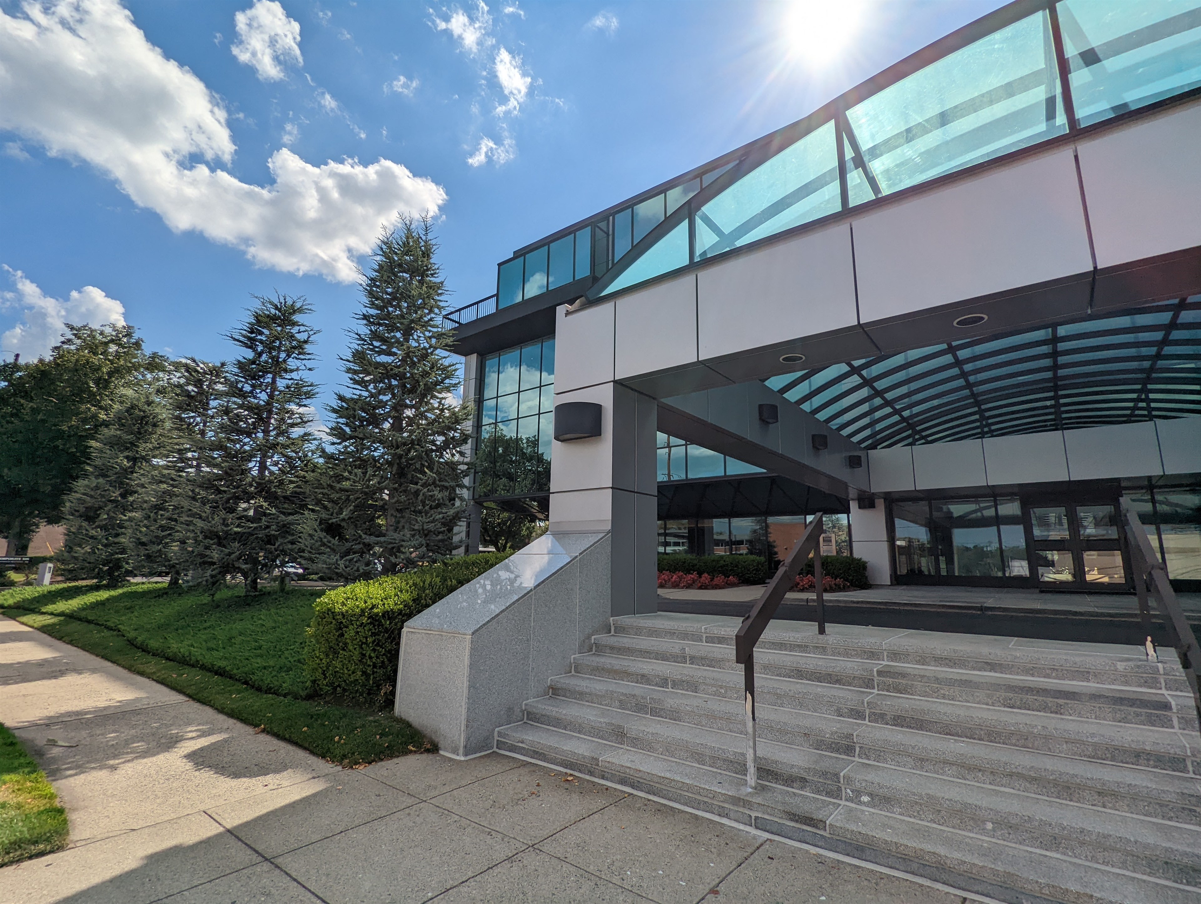 Locations Hub - 505 Main Street - Exterior and Lobby