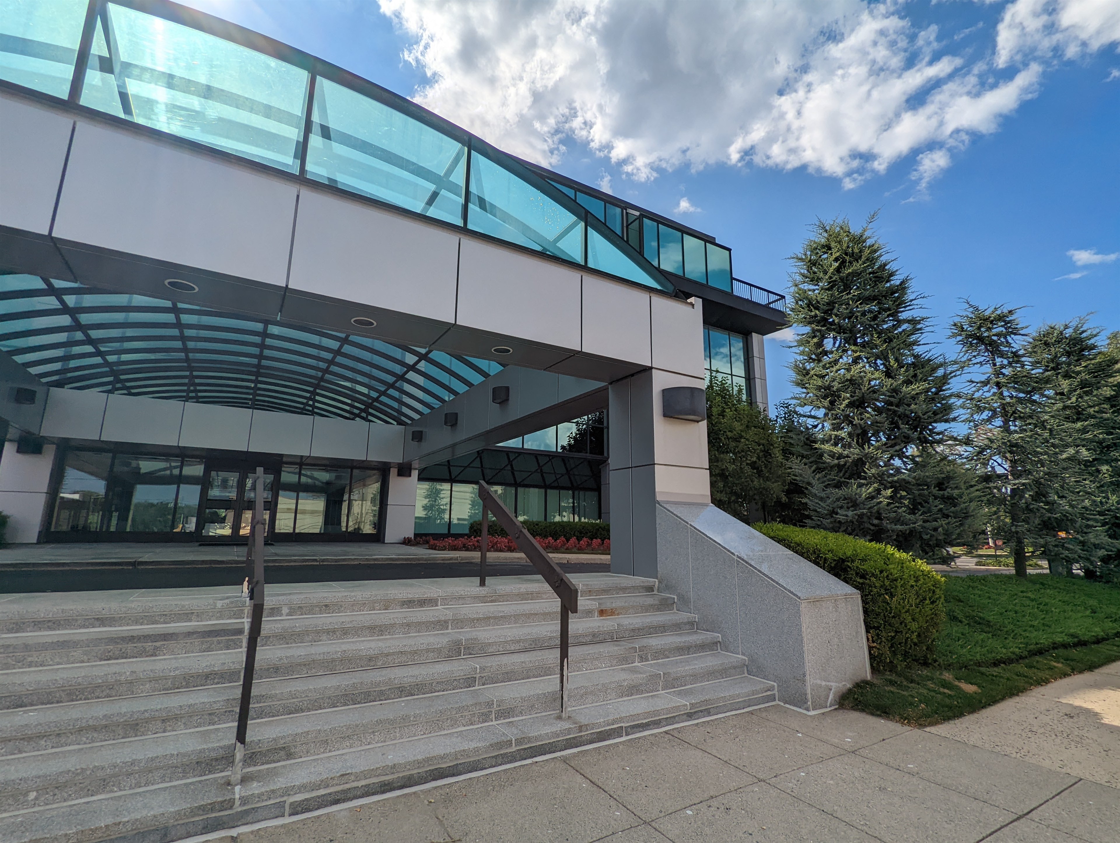 Locations Hub - 505 Main Street - Exterior and Lobby