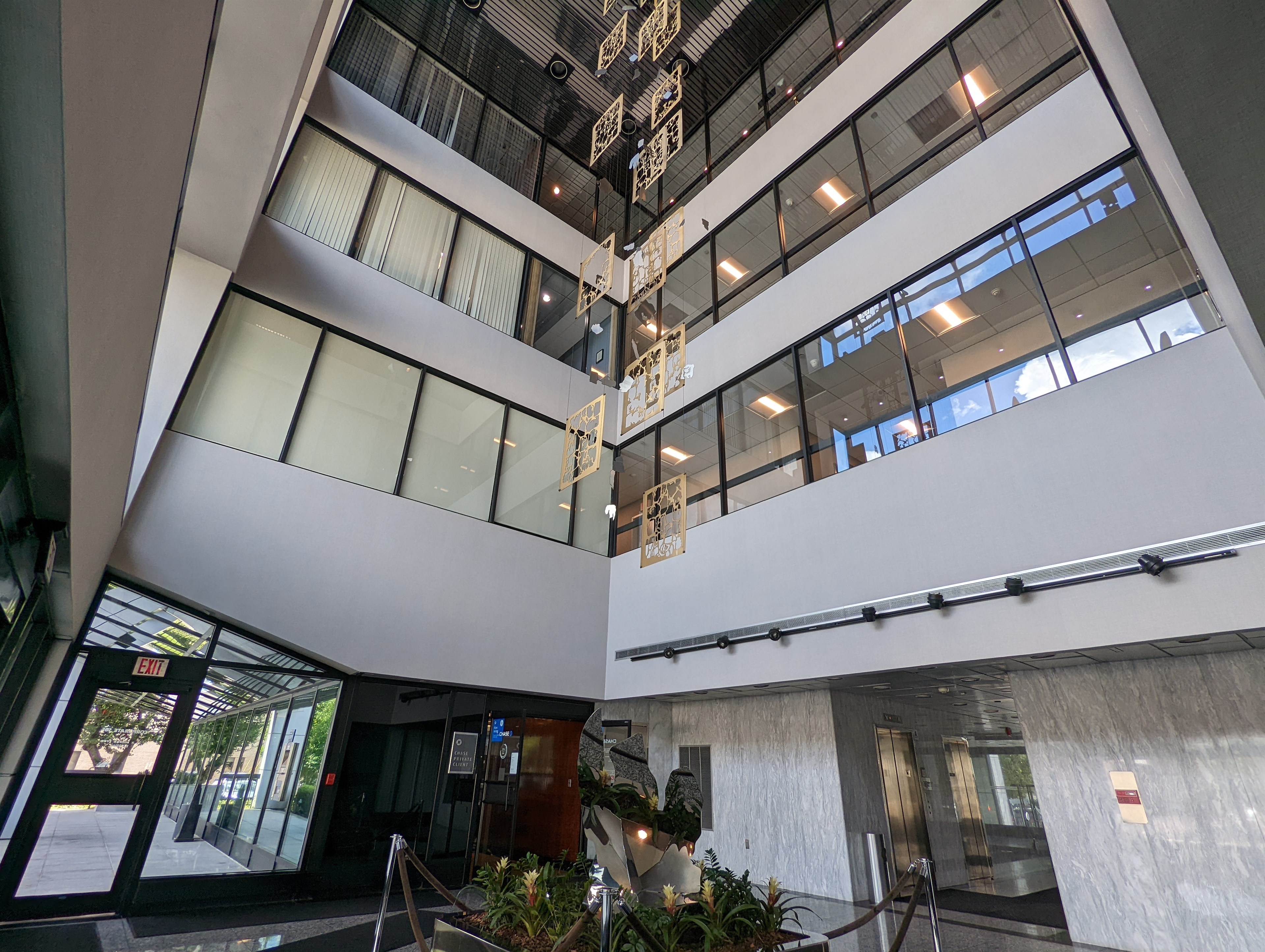 Locations Hub - 505 Main Street - Exterior and Lobby