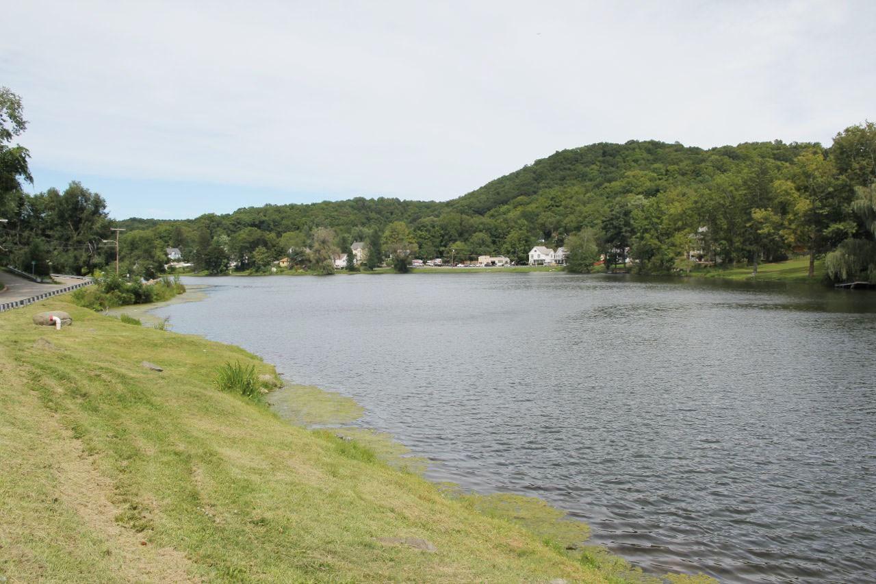 Locations Hub - Clove Acres Lake