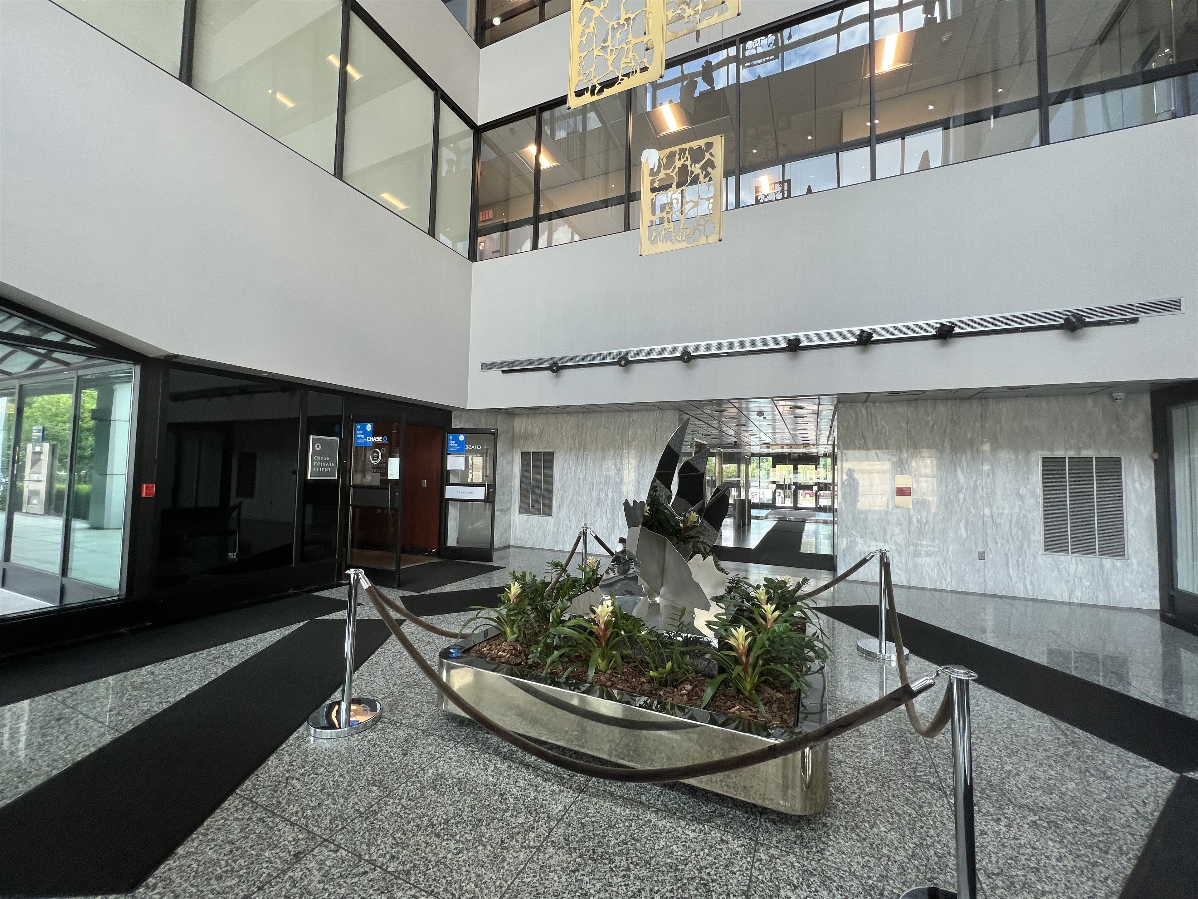 Locations Hub - 505 Main Street - Exterior and Lobby