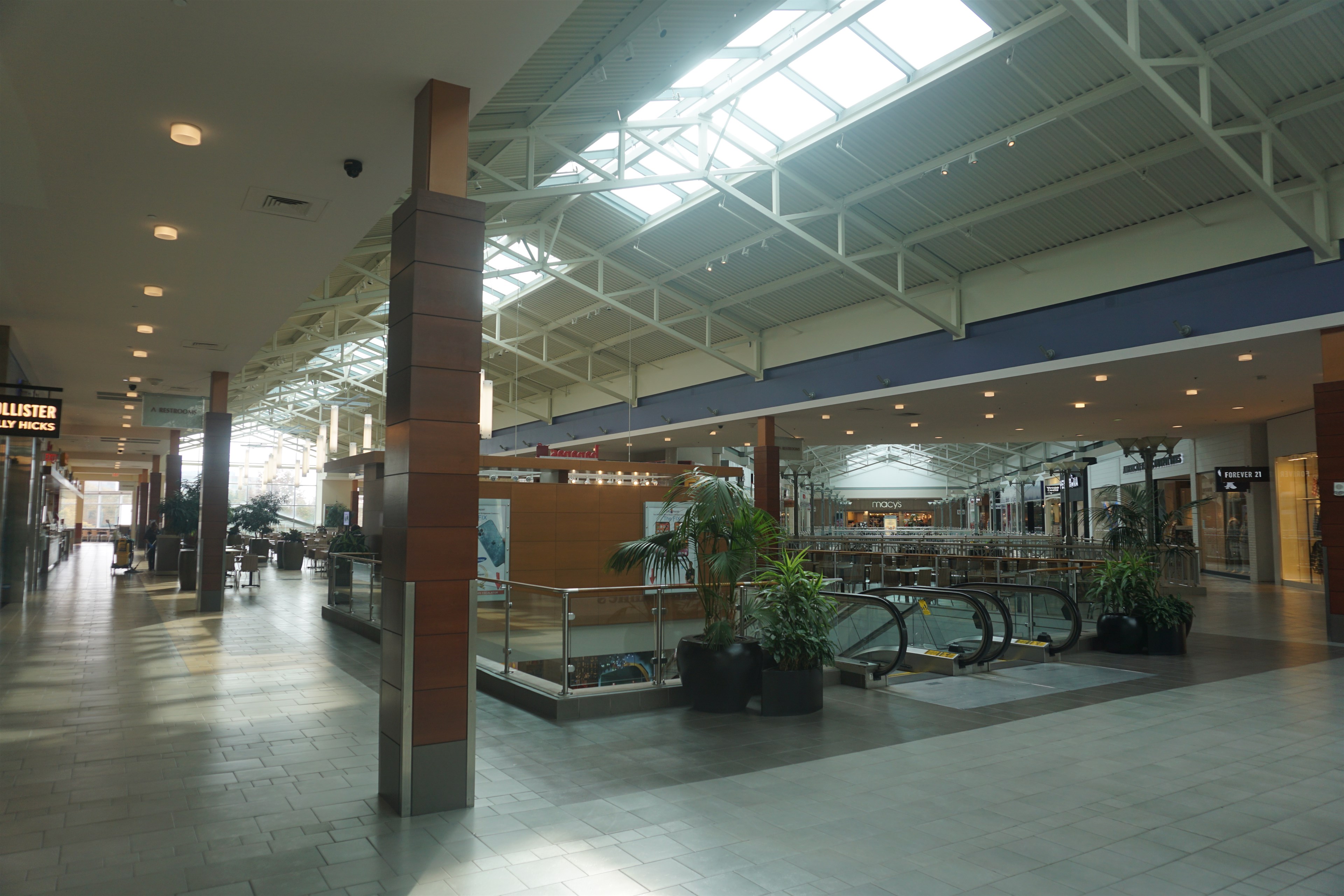Locations Hub - Bridgewater Commons - Food Court