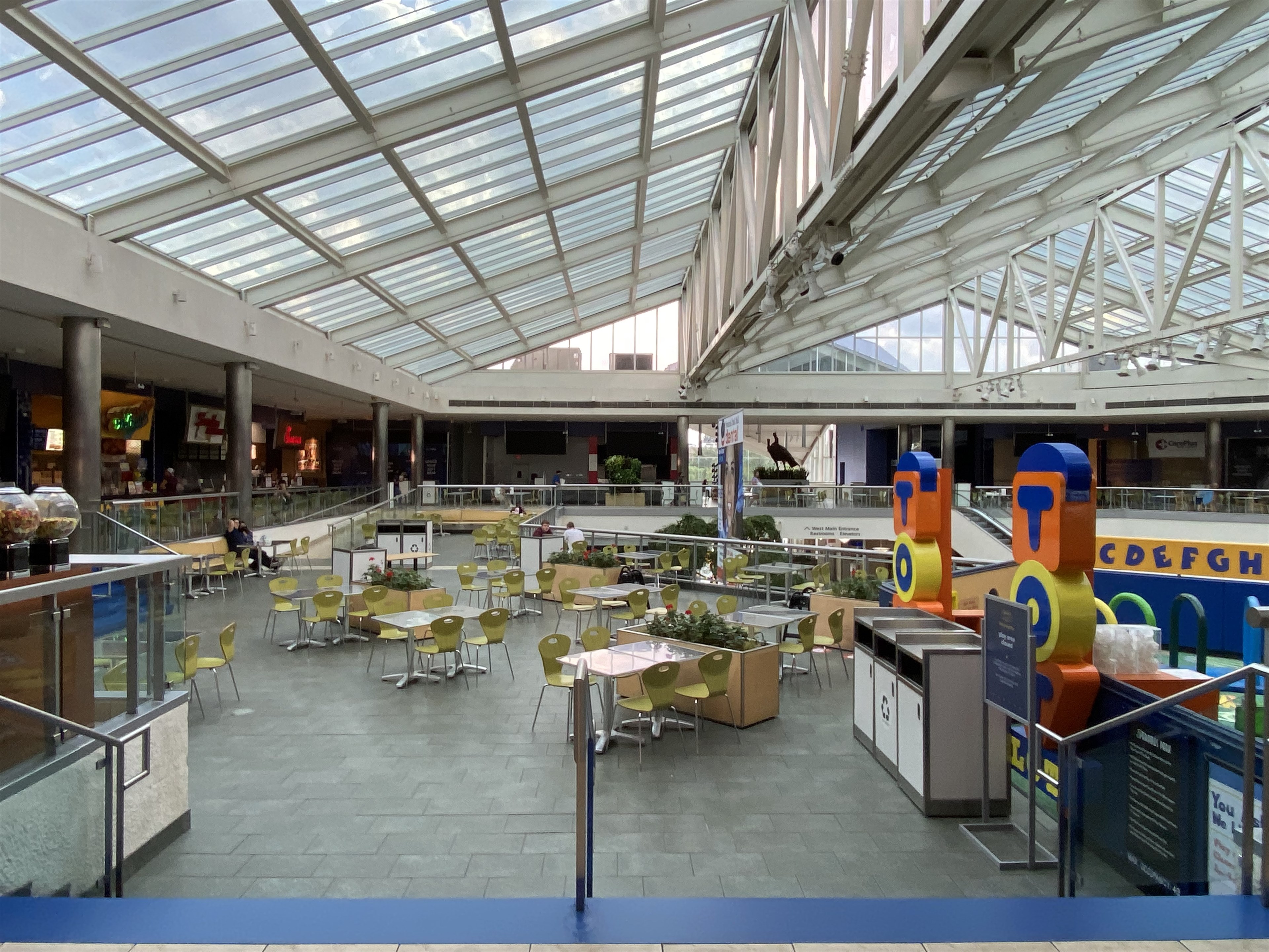 Locations Hub - Paramus Park - Food Court