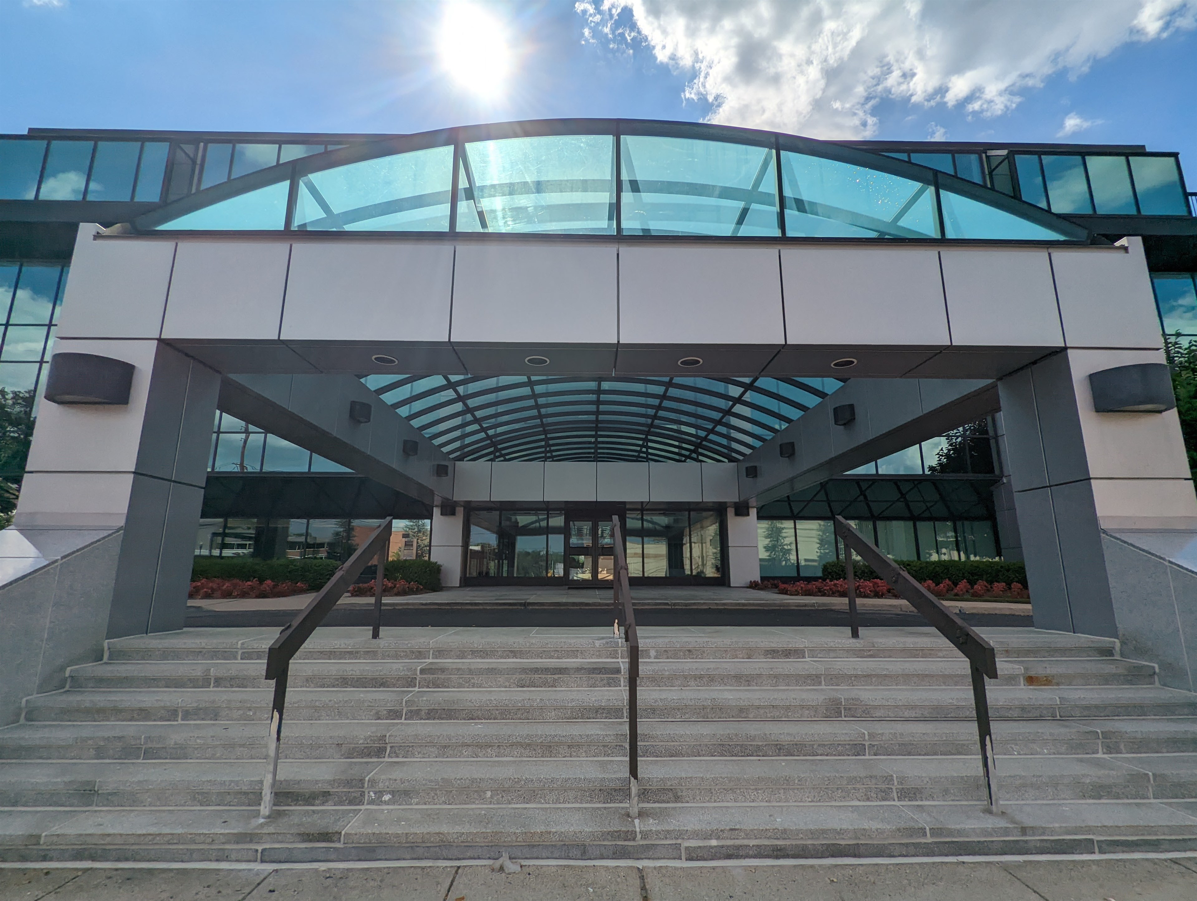 Locations Hub - 505 Main Street - Exterior and Lobby